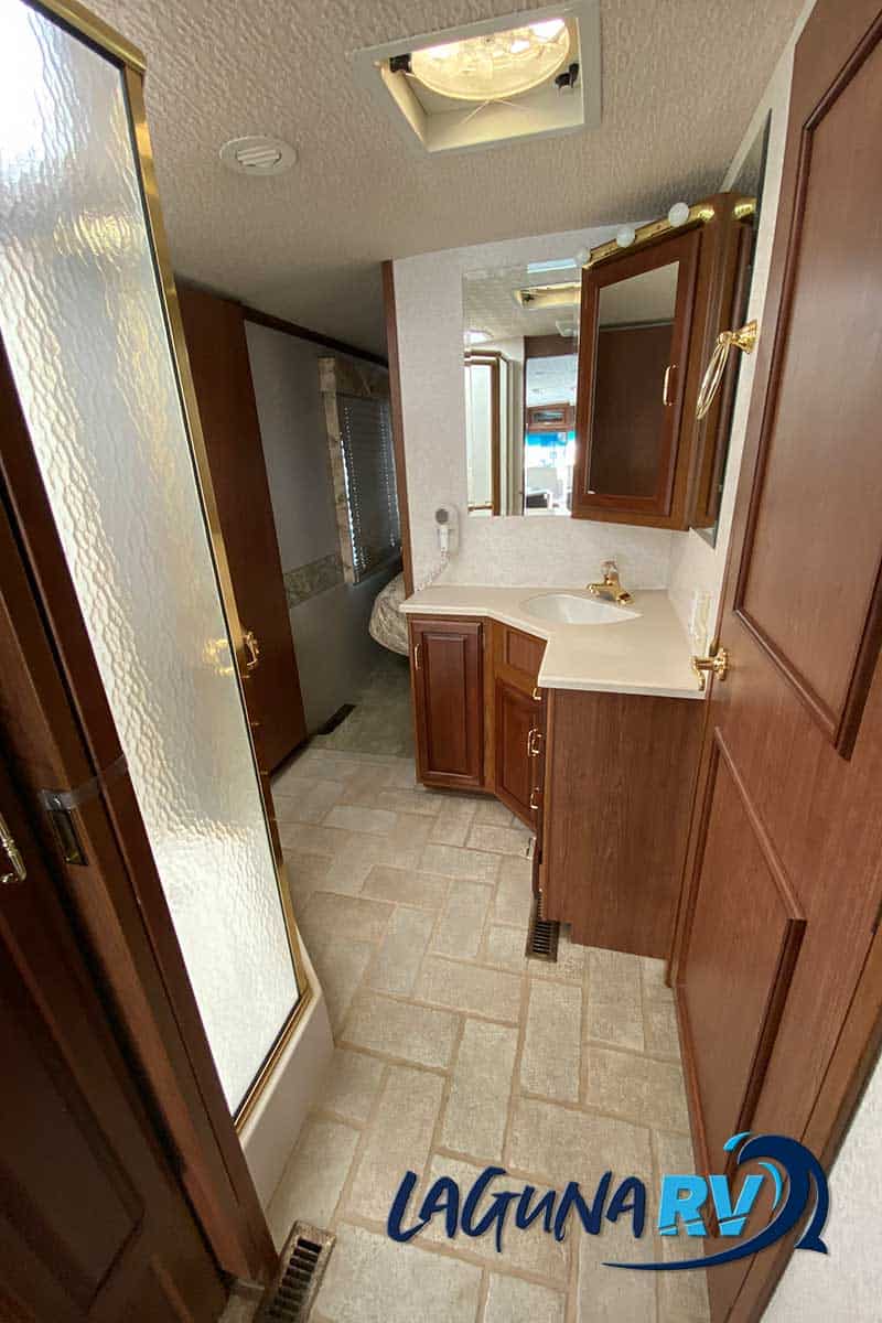 2003 Winnebago Journey DL 36GD - Laguna RV