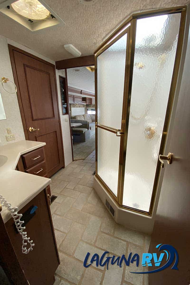 2003 Winnebago Journey DL 36GD - Laguna RV