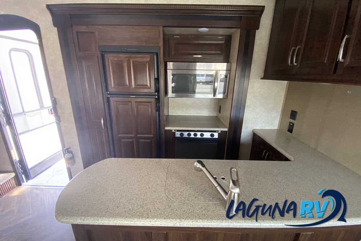 2014 Keystone Montana 5th wheel for sale | Laguna RV in Colton CA