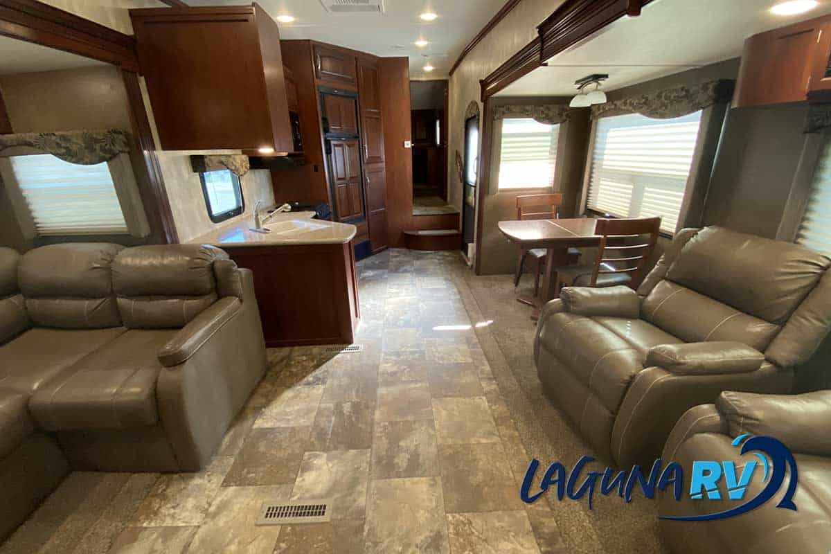 2015 Winnebago Voyage 5th wheel for sale | Laguna RV in Colton CA
